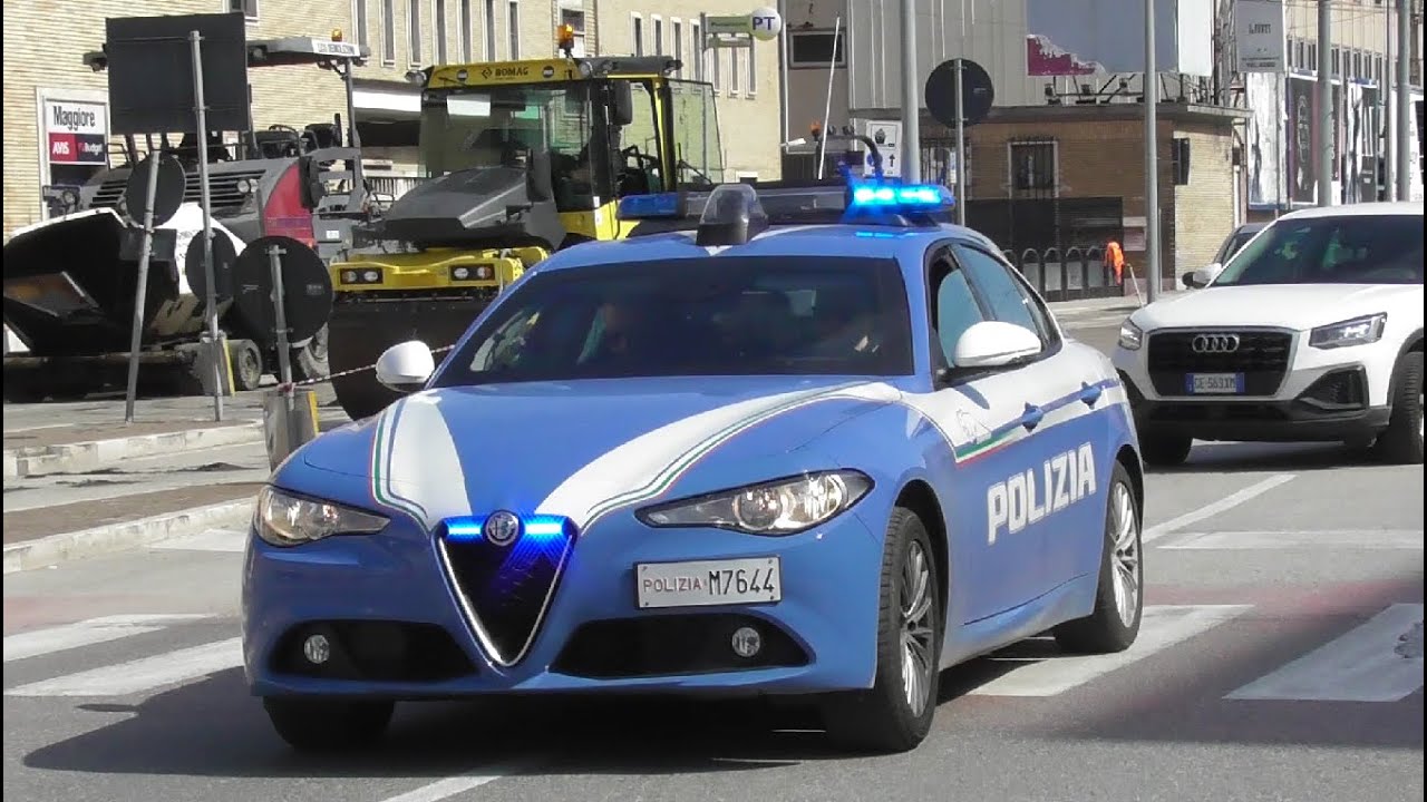 Alfa Romeo Giulia Polizia di Stato in Emergenza / Italian Police Car in ...