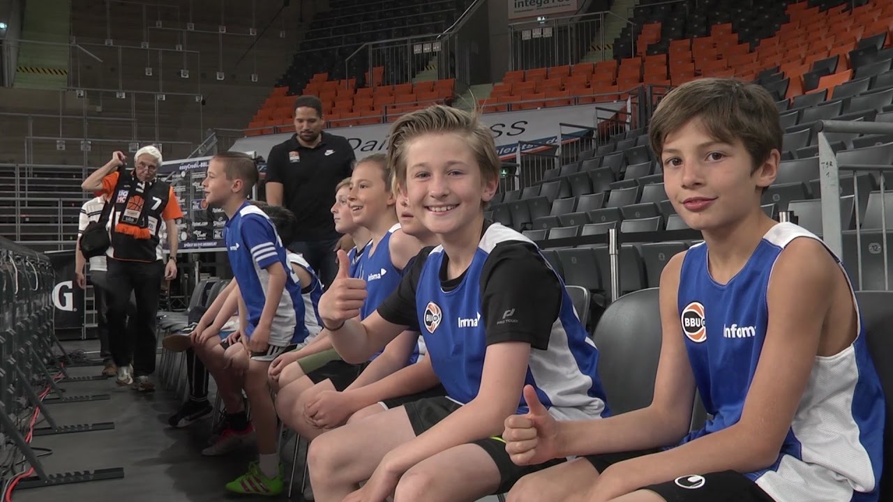 OZ.TV Story - BBU '01 Schools League - YouTube