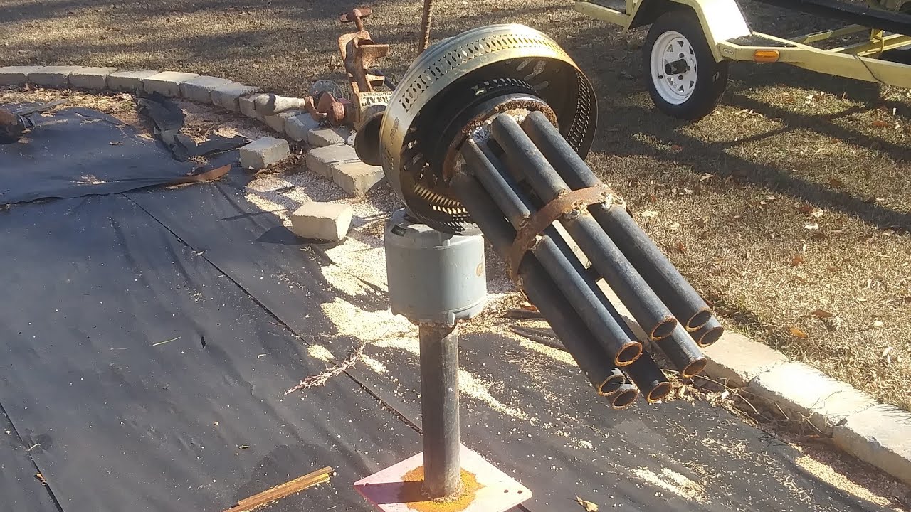 Scrap metal art gatling gun - YouTube