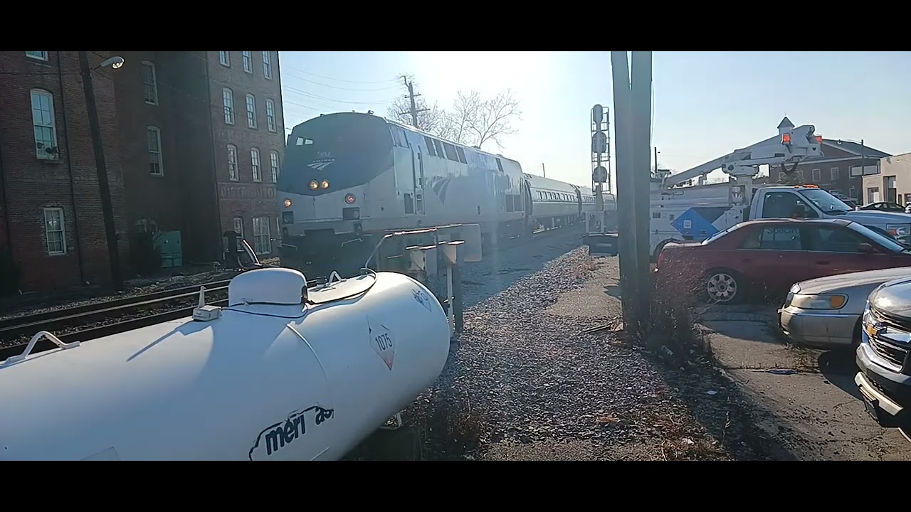 Amtrak 141 heads east to liberty street - YouTube
