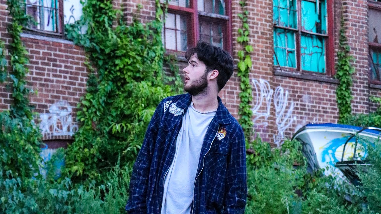 making silly lil hyperpop songs and yapping bout stuff - YouTube