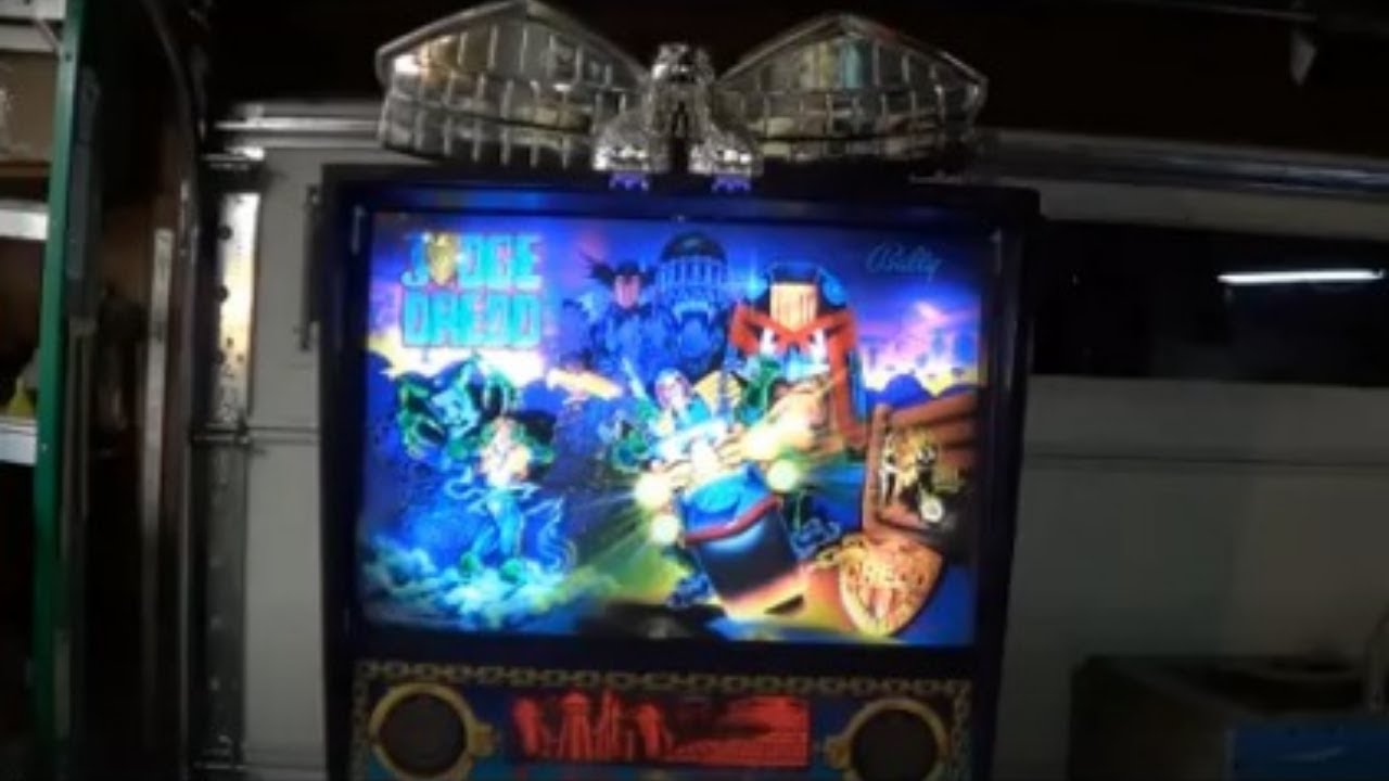 JUDGE DREDD PINBALL MACHINE - BY BALLY 1993 WITH DEADWORLD MOD - YouTube