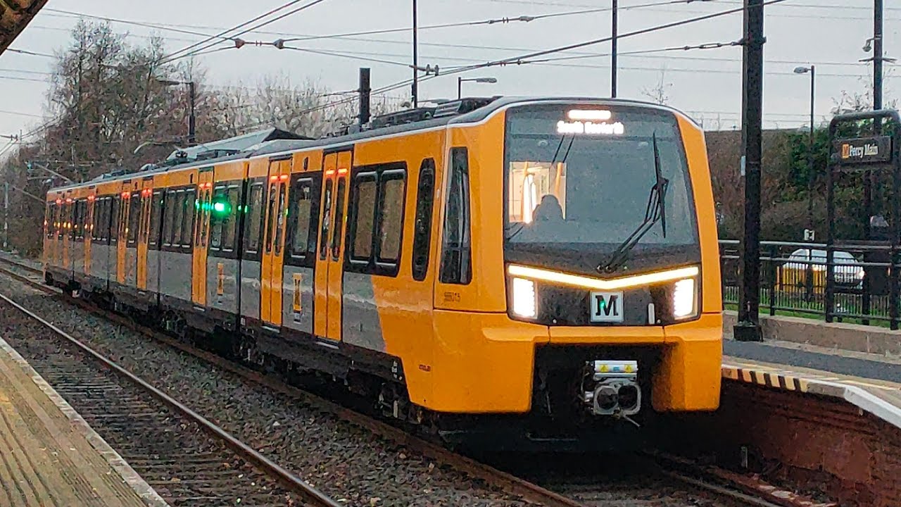 Tyne & Wear Metro: Class 555003 at Percy Main - YouTube