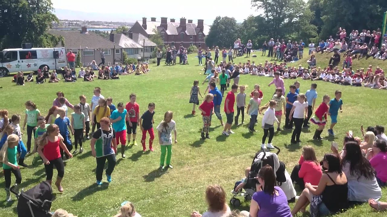 Cadoxton primary school big Barry dance - YouTube