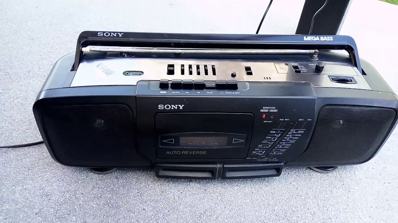 Sony CFS-D350 boombox mini Sub inside - YouTube