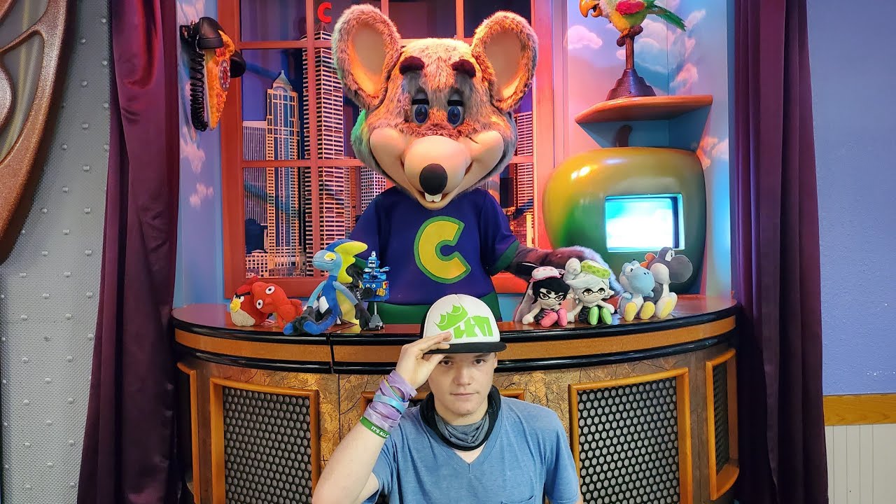 Up Close and Personal with the Animatronics | Studio C Chuck E Cheese ...