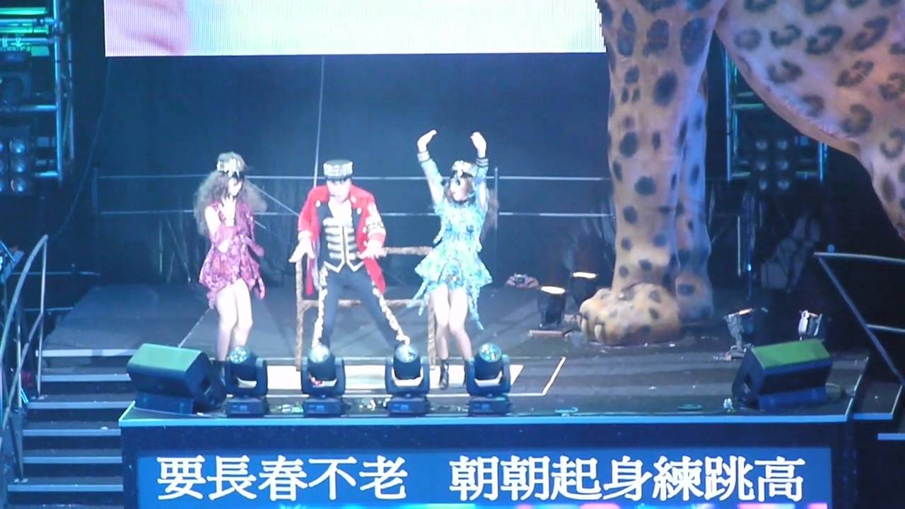 2012 Sam Hui Concert(01) - Medley - YouTube
