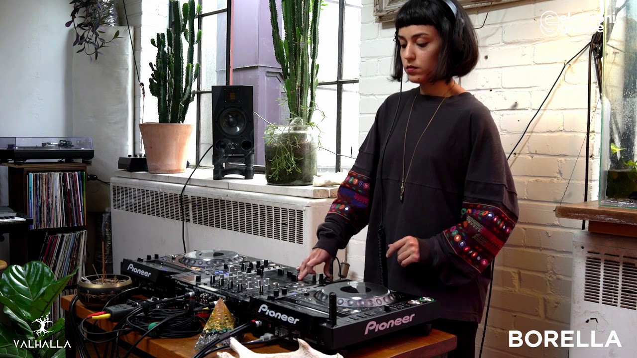 Borella live at Isolation by Electronic Groove x Valhalla Music - YouTube