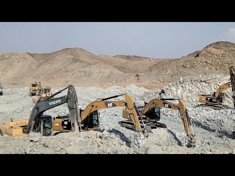 Volvo Equipment Working In Neom City Project ! 170 Km Longest Work is ...