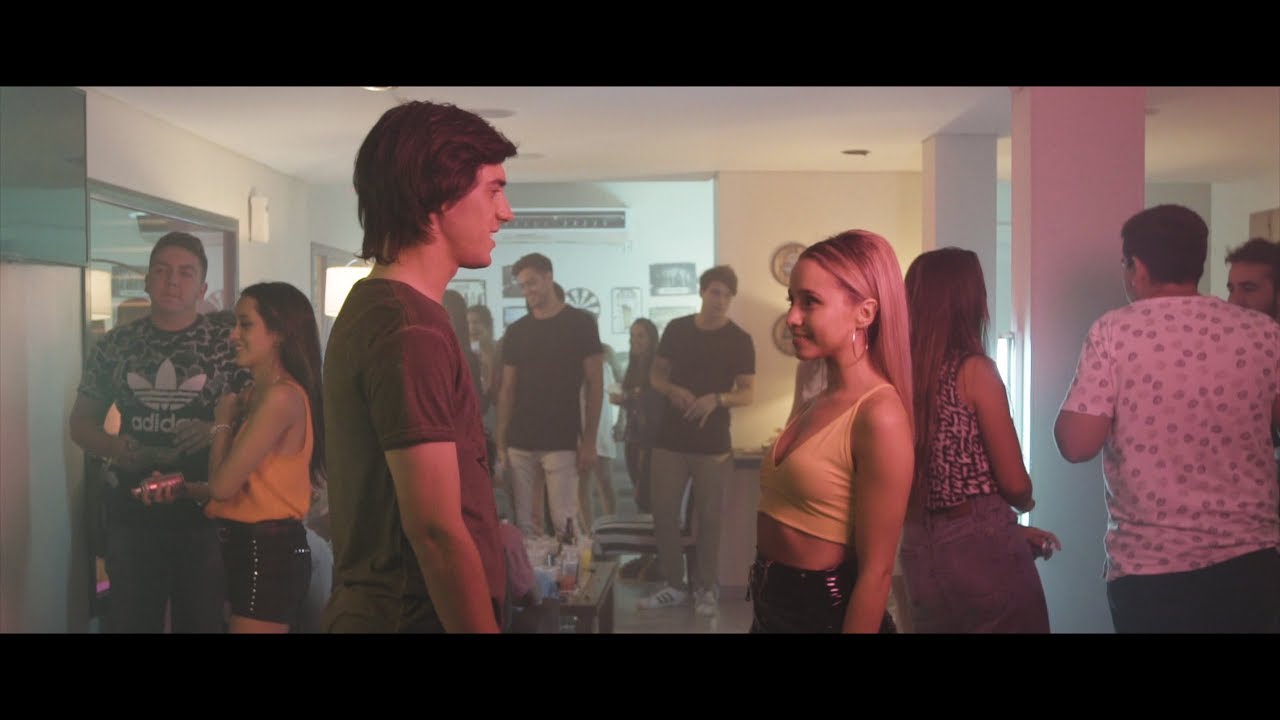 Lo Que Suena - Dame un Segundo (Video Oficial) - YouTube