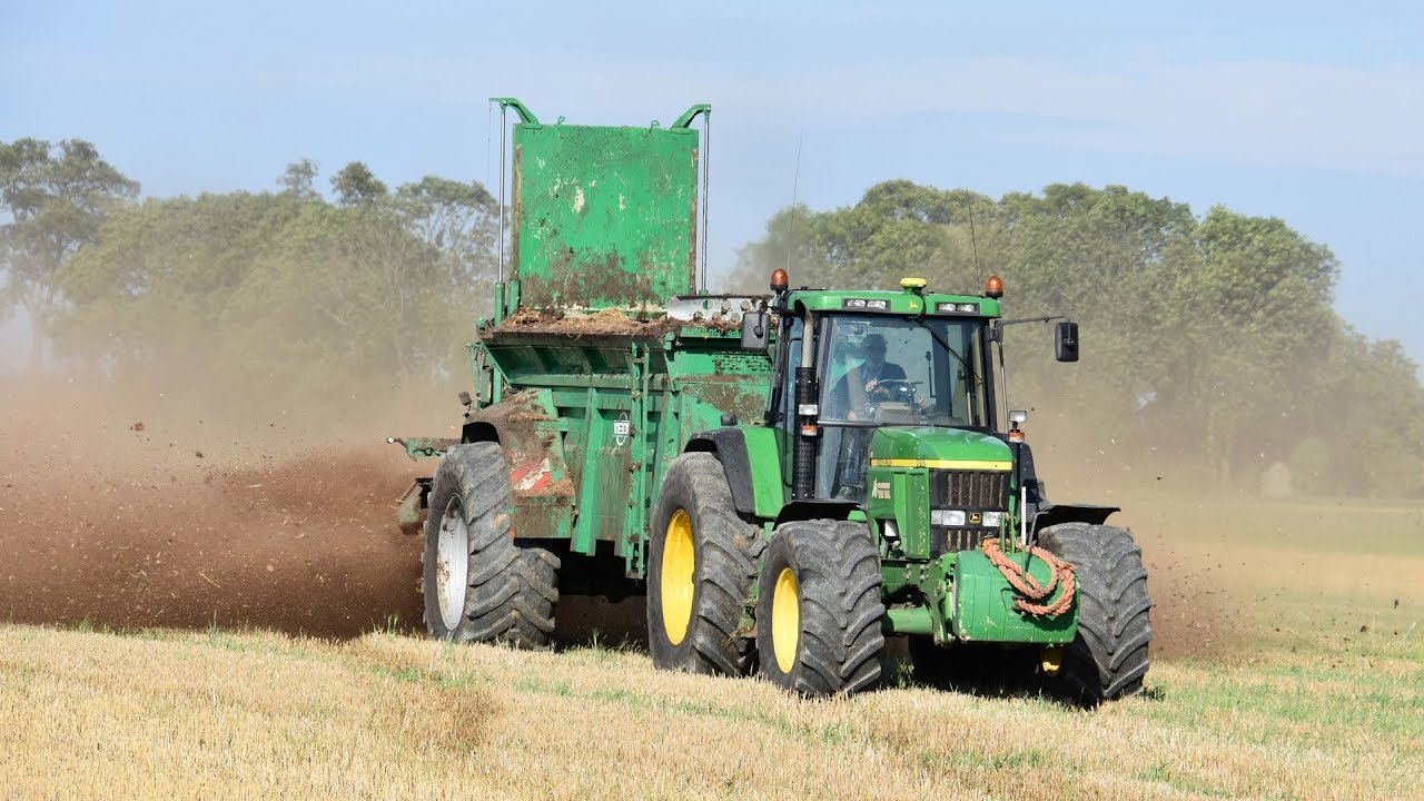 John Deere 7810 & Tebbe MS140 meststrooier - Loonbedrijf Van Hal - YouTube