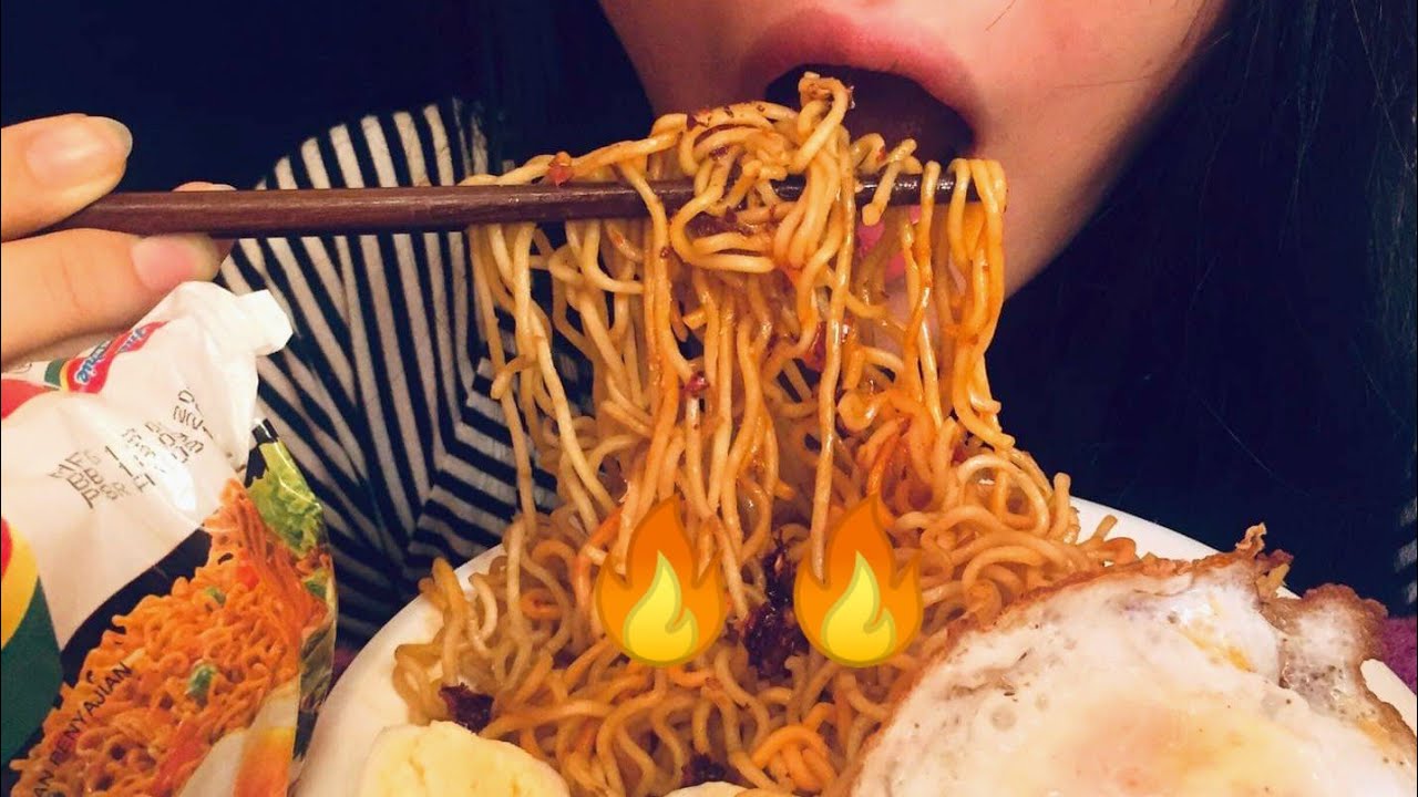 Eating Indomie mi goreng (let's eat~~~) - YouTube