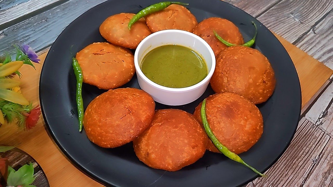 आलू भरी आटे की खस्ता कचौरी । Atta Kachori Recipe | Atta Khasta Kachori ...