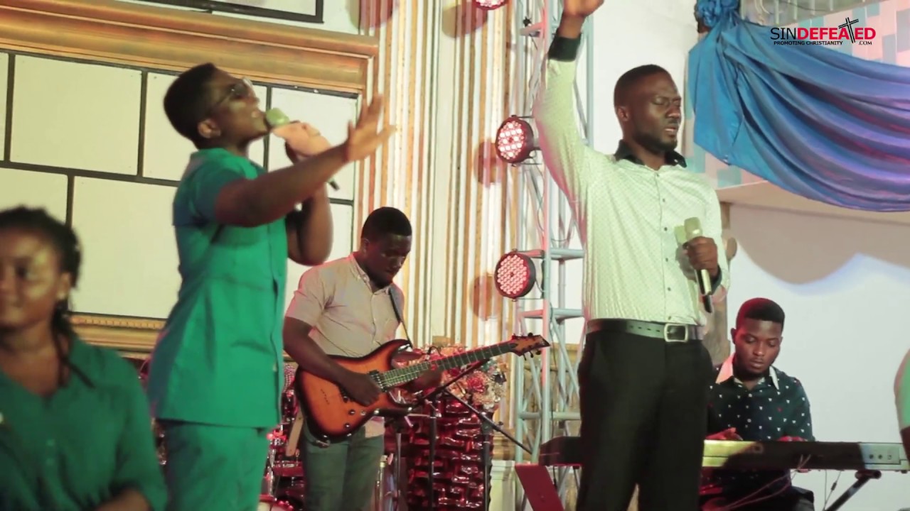 Prince Okyere ministers @ Praise Banquet '19 - YouTube