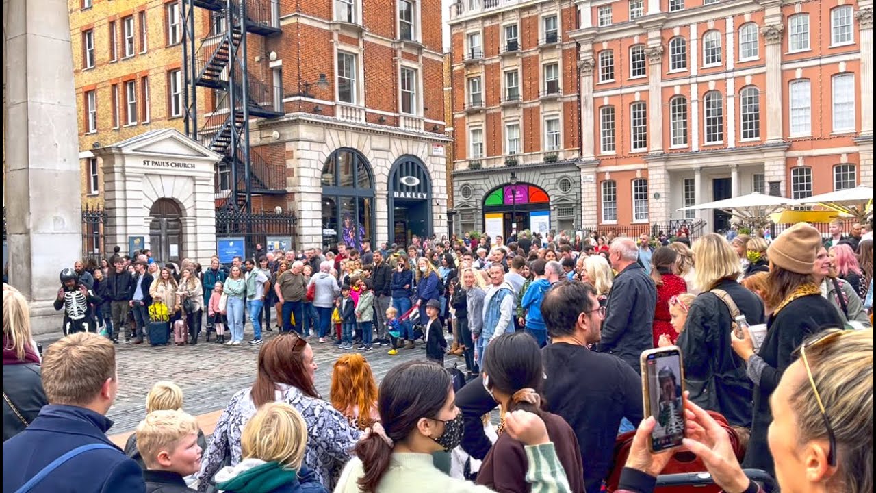 Leicester Square Evening Walk | Street Performers at London West End ...