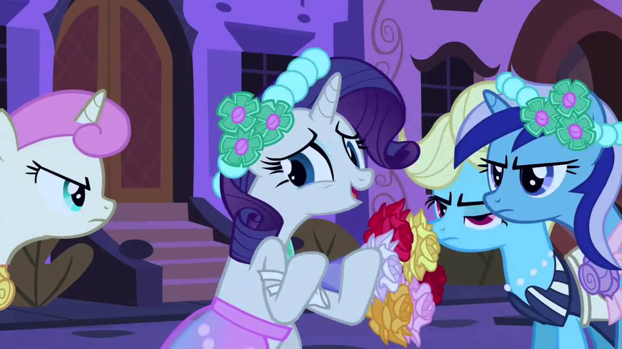 Rarity - Rarity catches the bridal bouquet - YouTube