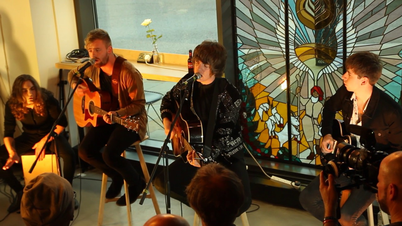 Stillia - '4am' - Band and Bean June 2017 - YouTube