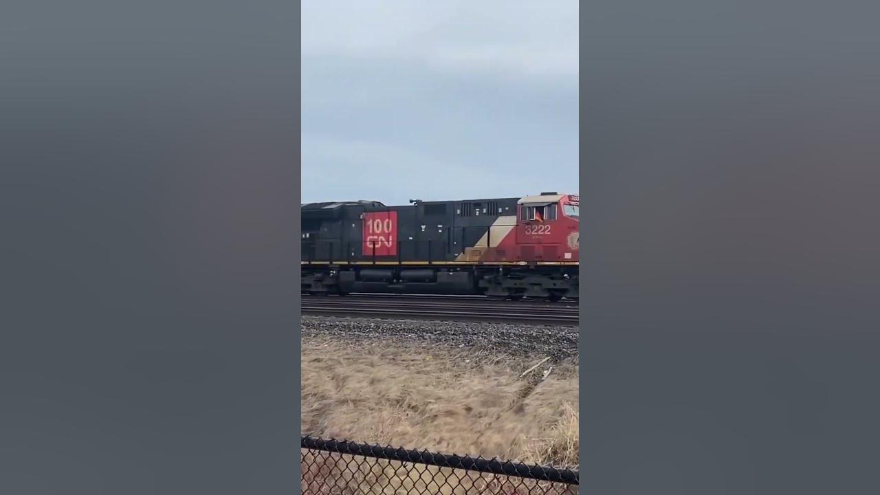 Horn salute from CN 3222 - YouTube