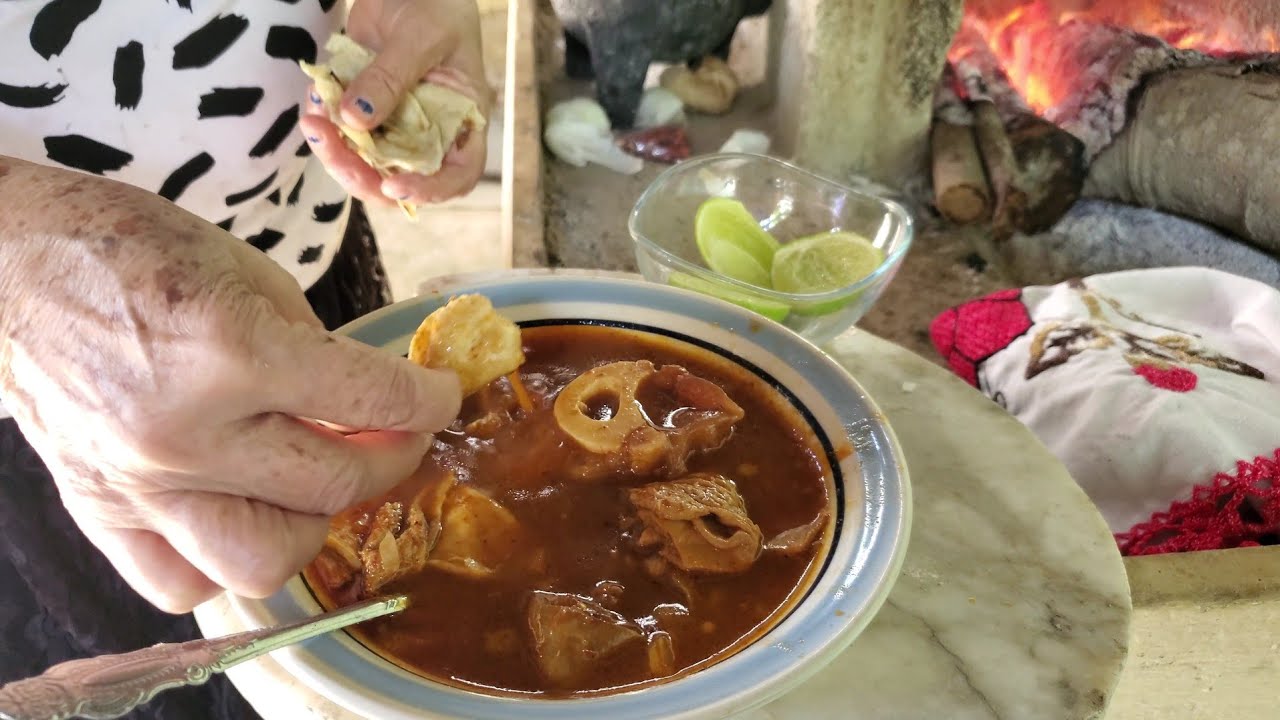 Chilposo de Pancita y Pata de Res - YouTube