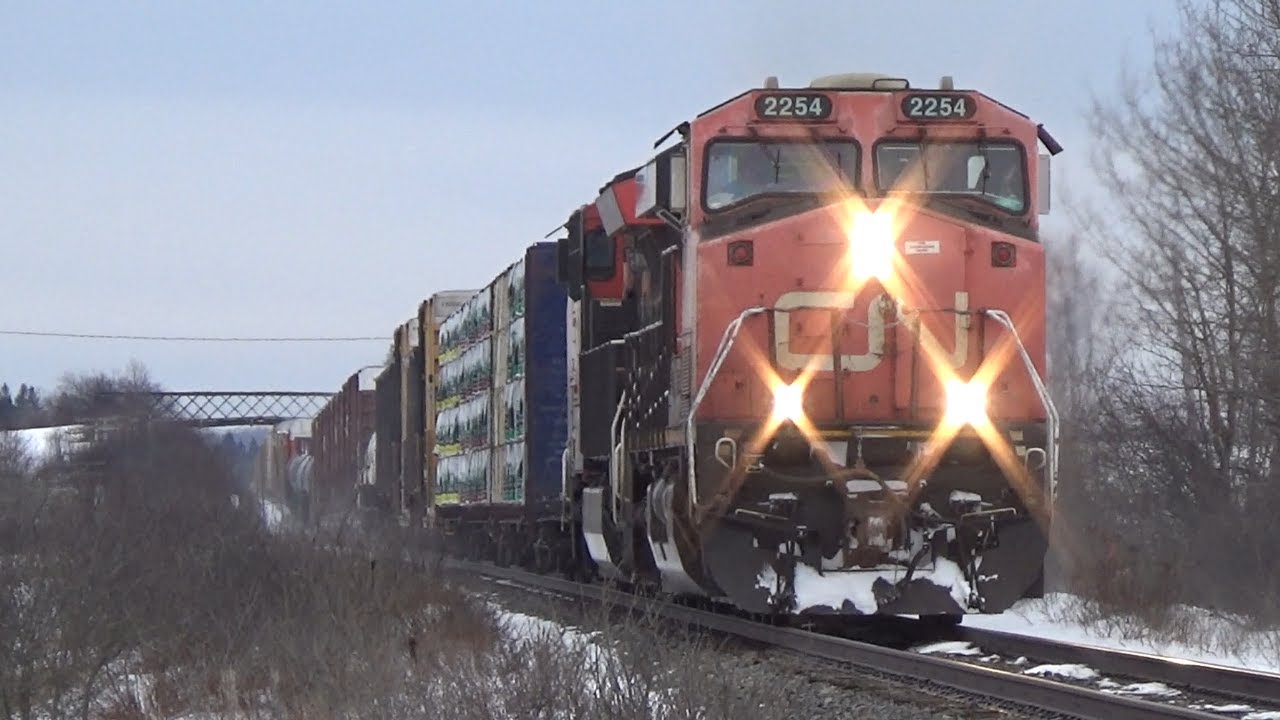 Very Fast Freight Train CN 507 passing Nappan, NS heading towards ...
