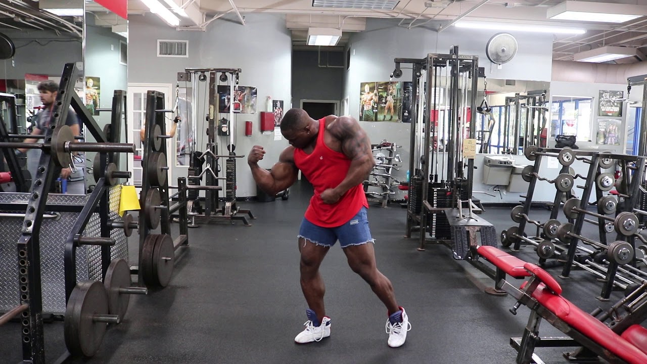 IFBB Pro Bodybuilder Off season posing practice - YouTube