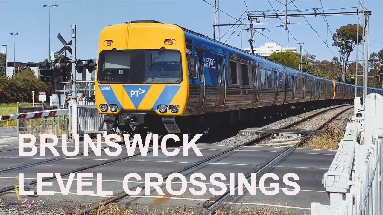 Melbourne Trains: Brunswick Area Level Crossings - YouTube