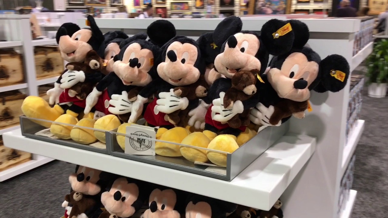 Video Tour of the Disney Dream Store at D23 Expo 2017 - YouTube
