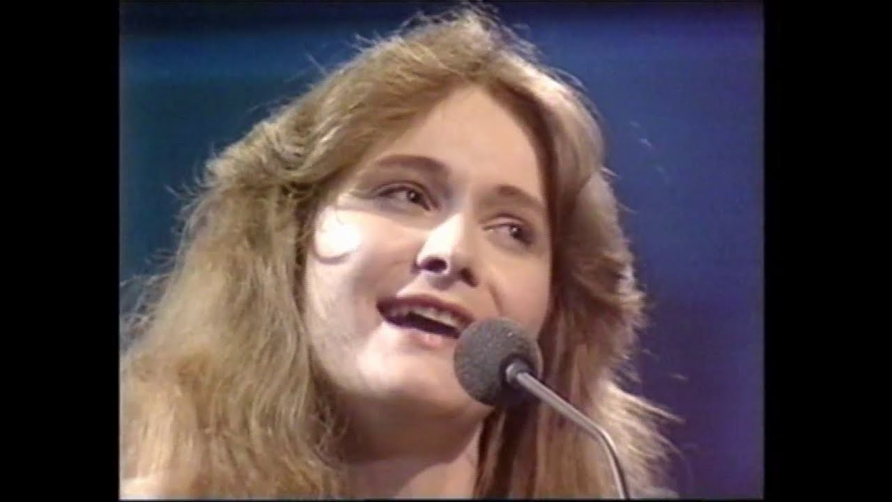1982 End of the ESC in Harrogate with Nicole's multi-language reprise ...