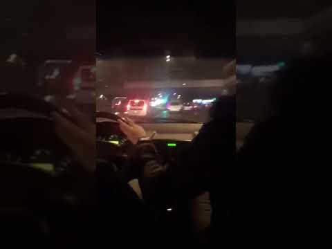 Aşkınla başım dönerken vursalar ölemem