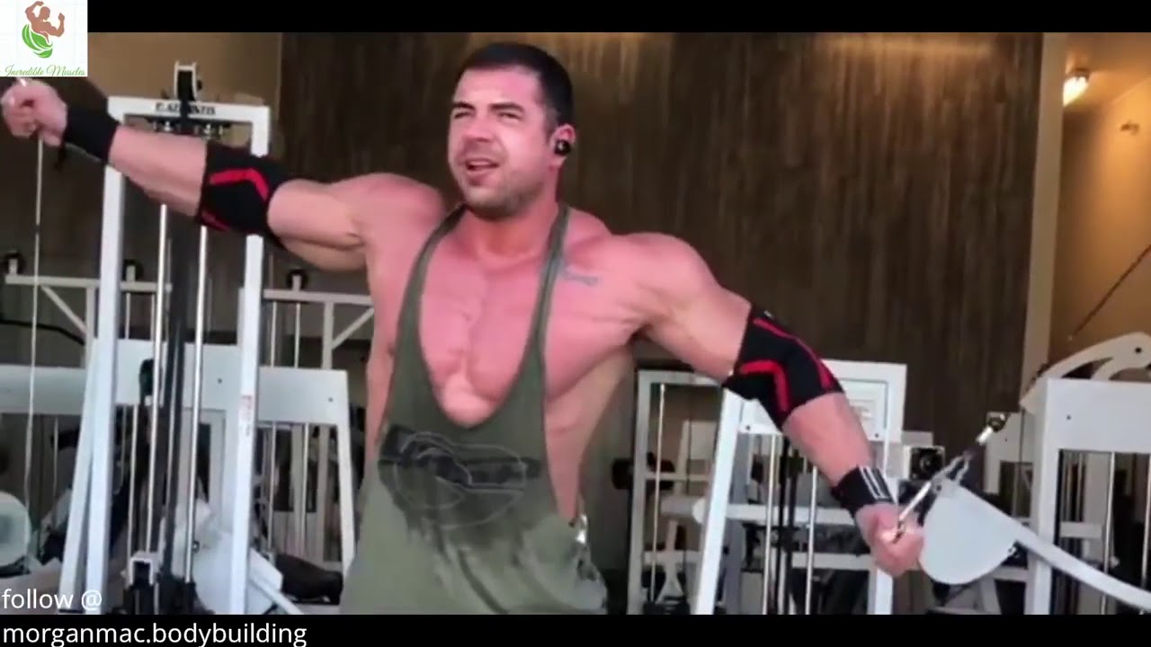 Huge 25 years old Bodybuilder Morgan MacDonald Posing flexing Workout ...