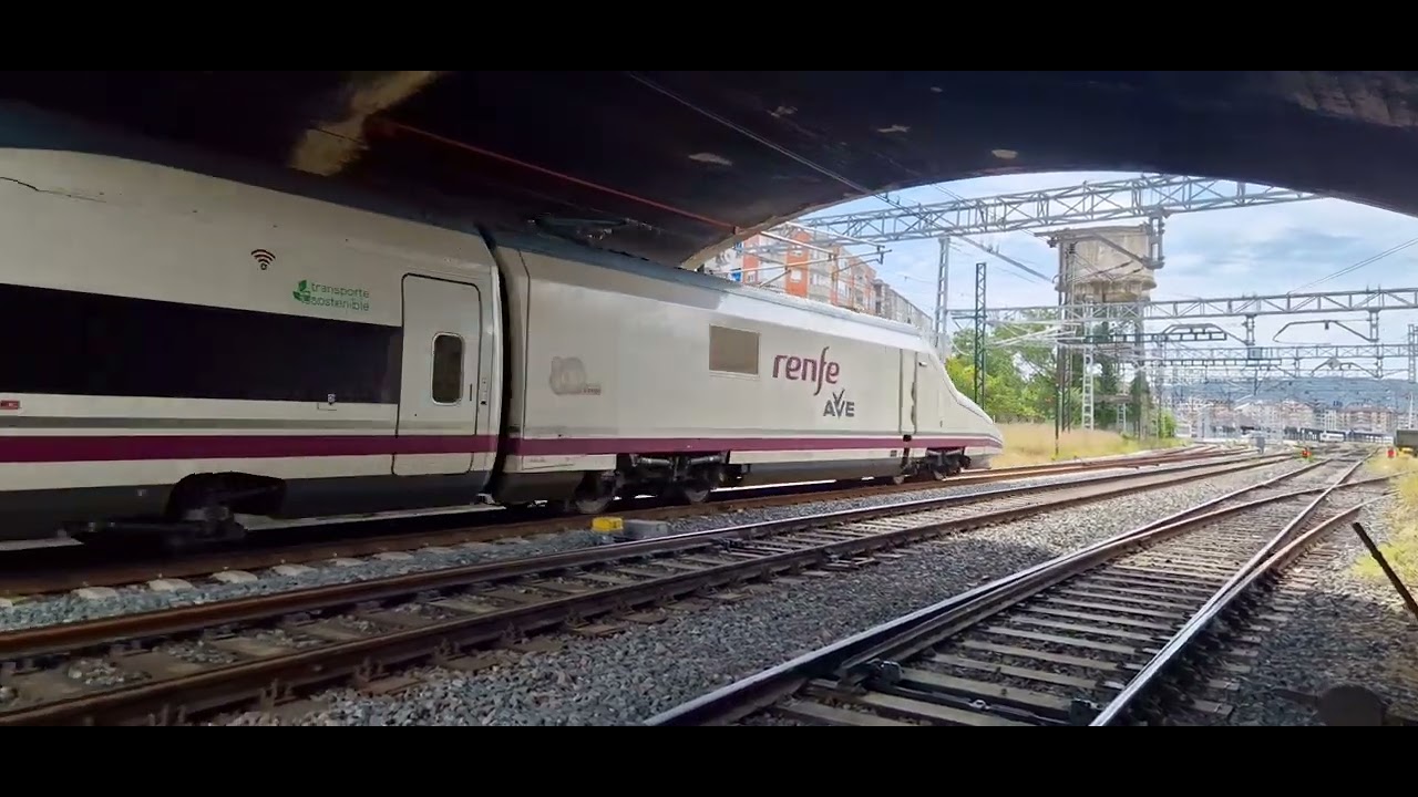 Ave s112 destino Madrid sale de Ourense. - YouTube