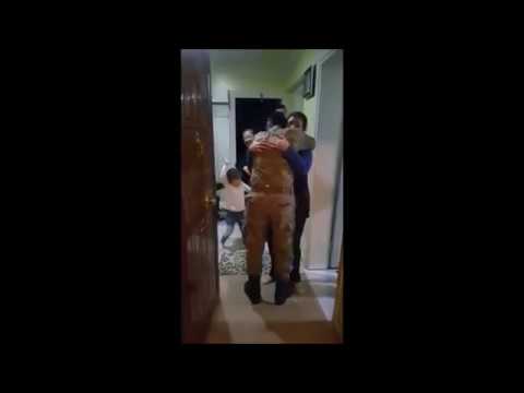 Asker Kardeşimiz Annesine Süpriz Yapıyor ( Akın Öğüşlü )