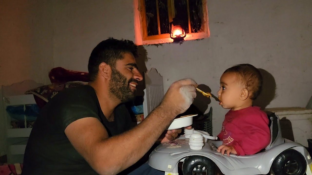 Documentary about the lifestyle of a nomadic father and his baby in ...