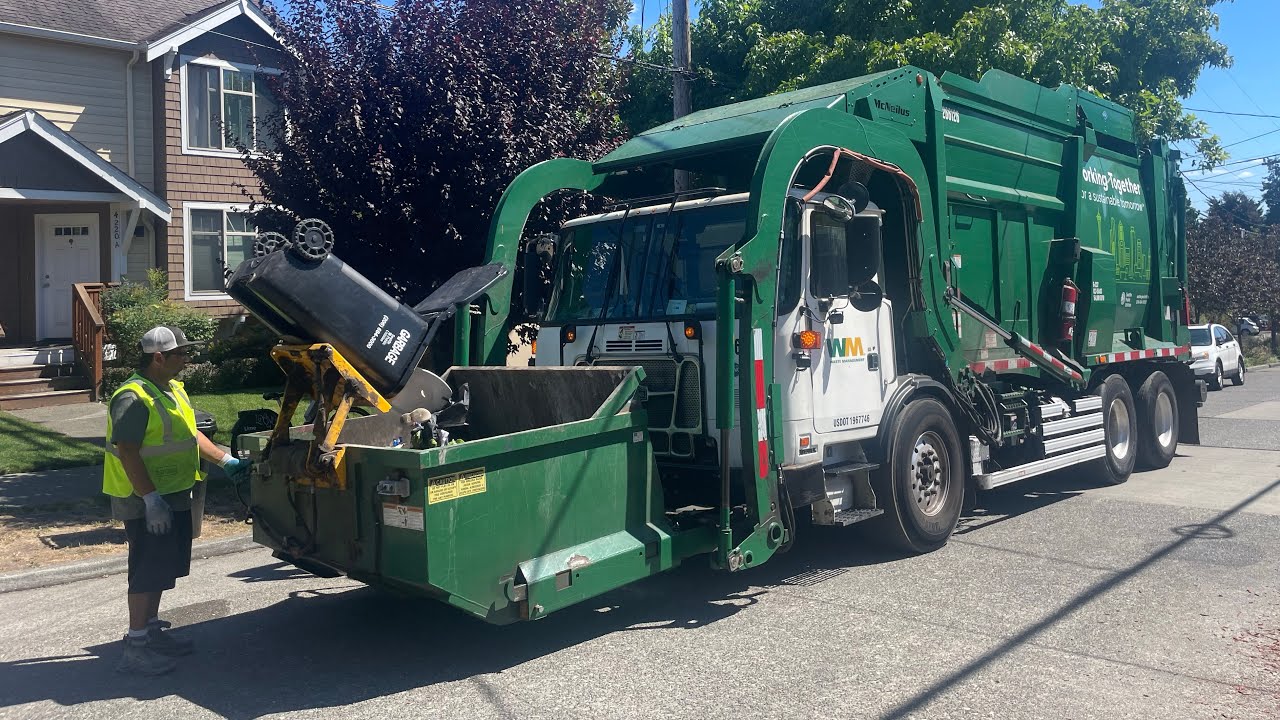 Waste Management of Seattle - Autocar ACX McNeilus Carry Can Garbage ...