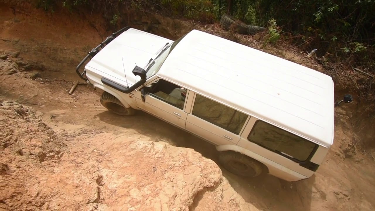 glasshouse mountains 4x4, little red - YouTube
