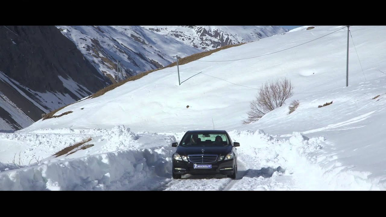 Maîtriser son véhicule dans un virage sur la neige - rezulteo - YouTube