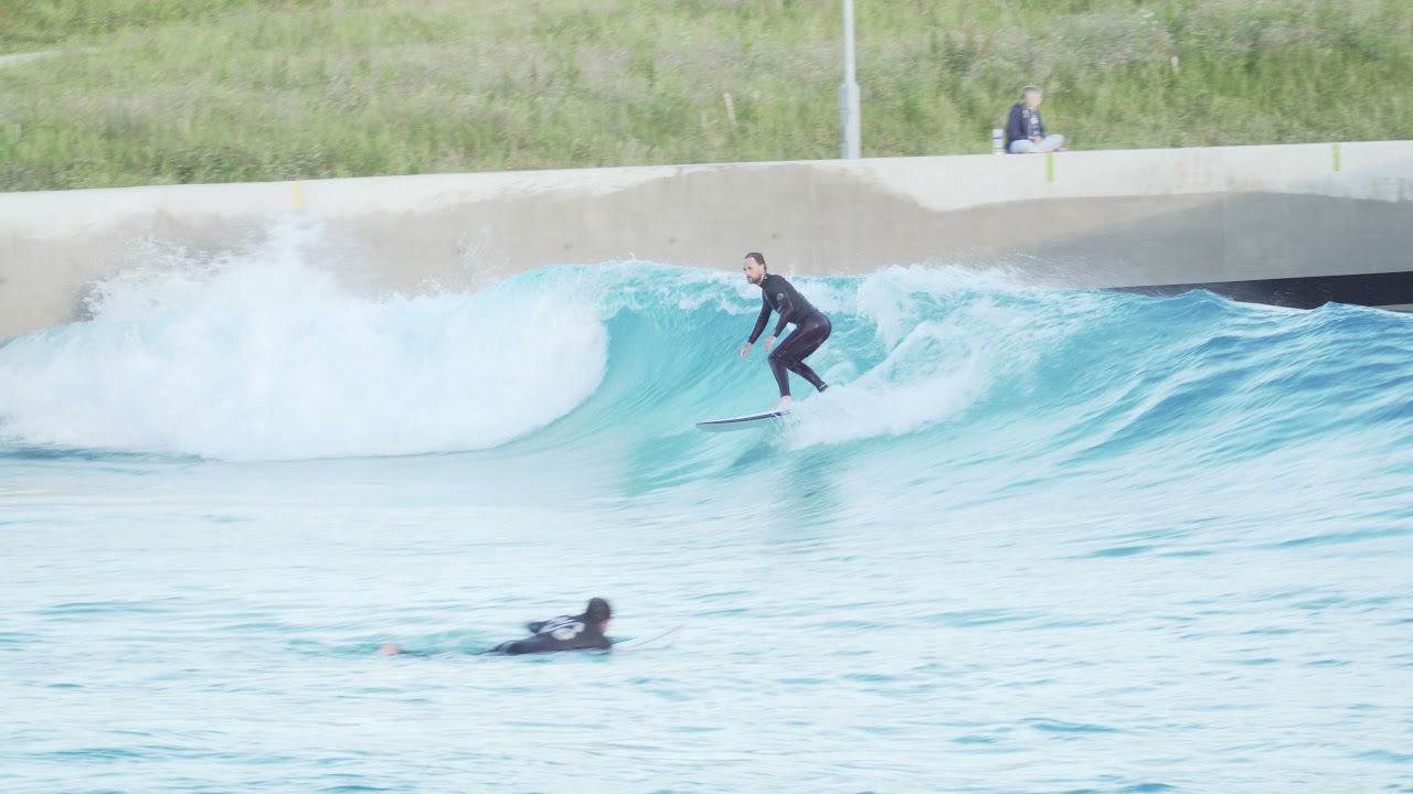 Surfinging The Wave backhand - ombe - YouTube