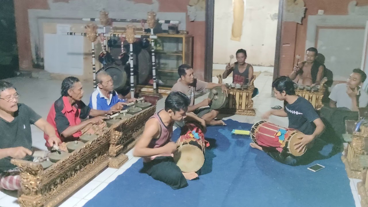 Tabuh Pat Gari Sekeha Angklung Tohjiwa - YouTube