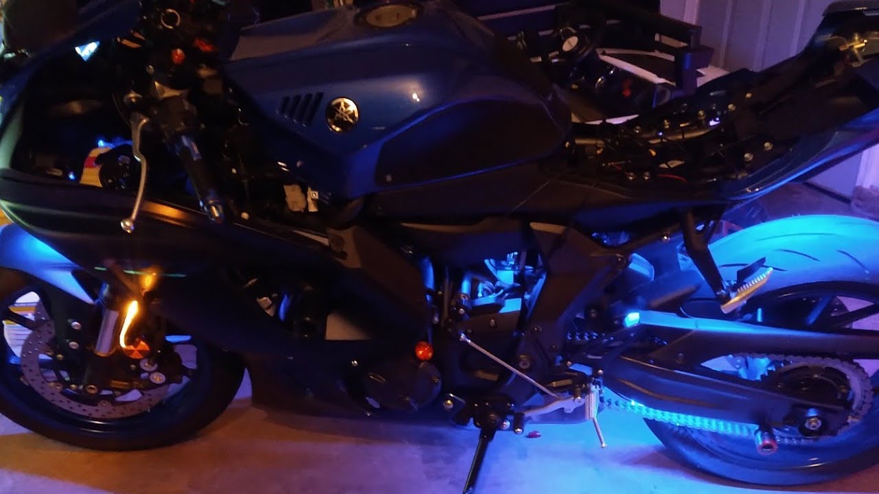2022 Yamaha R7 underglow - YouTube