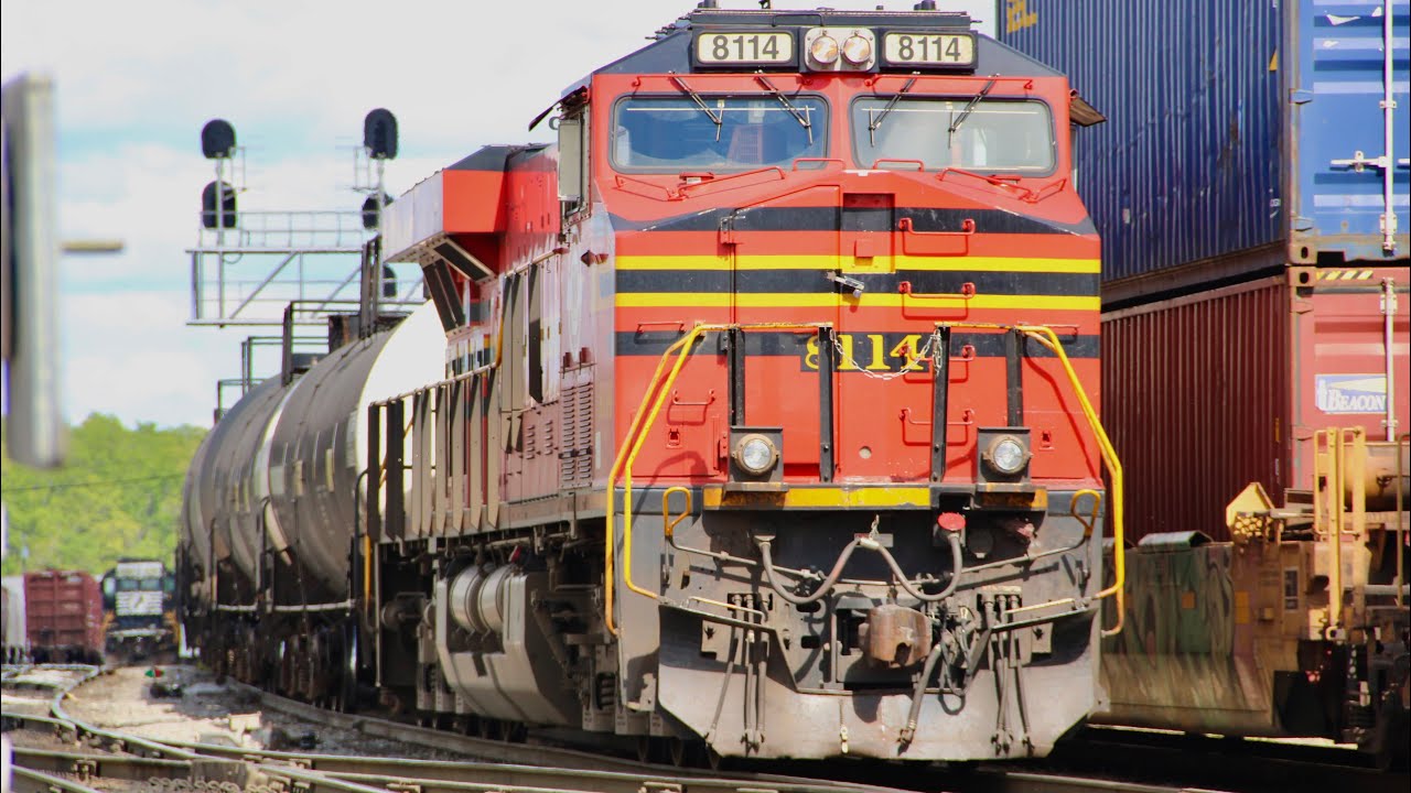 Ns 8114 comes back on 14Z, & 279, V33 - YouTube