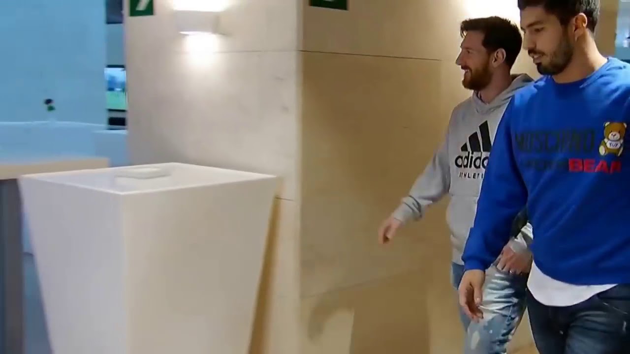 Messi close control dribbling - YouTube