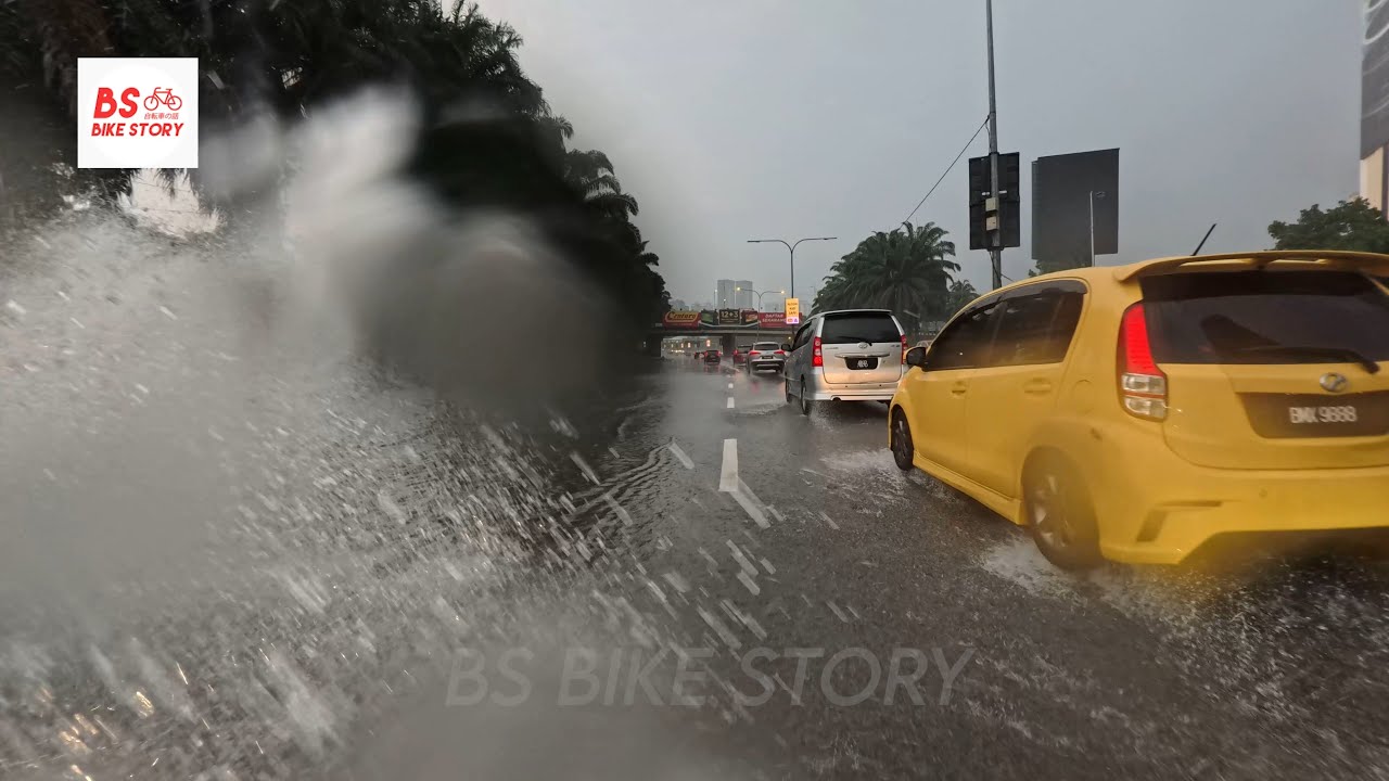 ioi mall Puchong heavy rain flood highway car drive to Masjid India KL ...