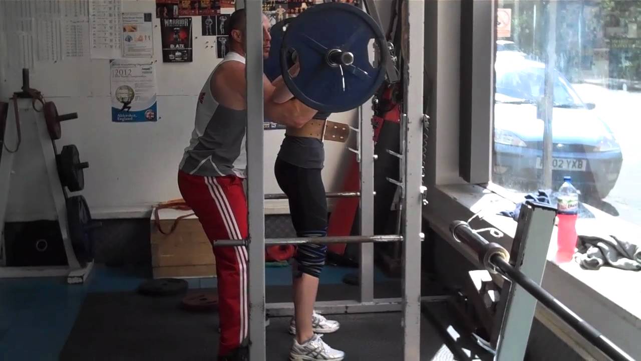 phoebe coates squating 60kg only her 3rd time at it. nice and strong ...