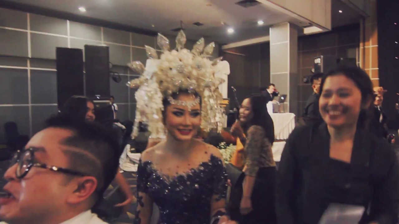 Awesome Disko Moment from the Wedding of Manda & Widi at SMESCO ...