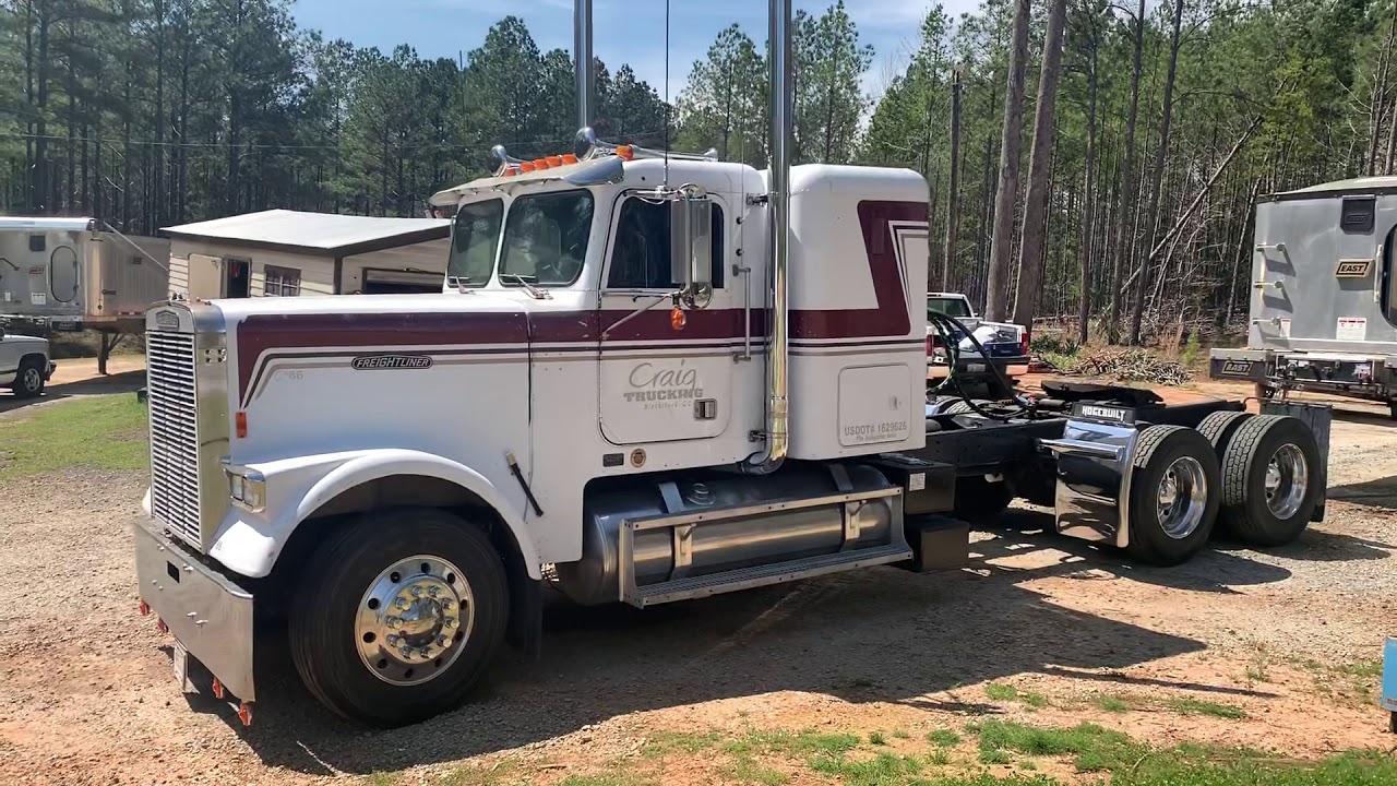 86 Freightliner 3406b - YouTube