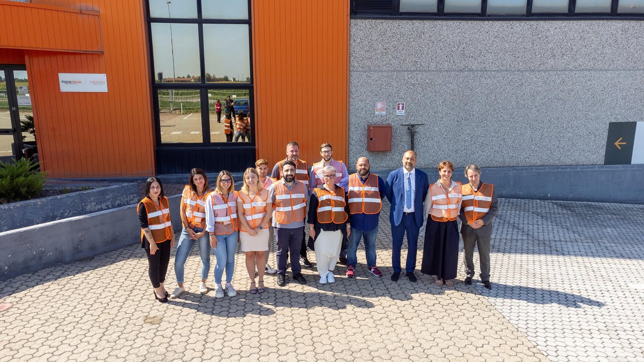 Il nuovo video istituzionale di Tuvia Italia S.p.A. - YouTube