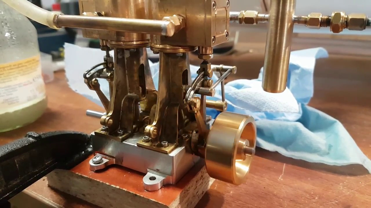 Steam engine model first test with steam 2. - YouTube