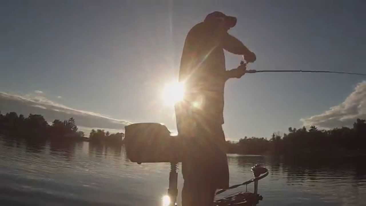 Big 7lb largemouth bass fight caught on video - bass fishing - YouTube