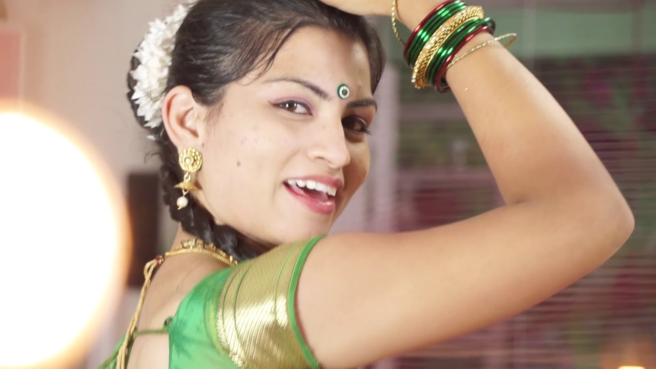 famous Lavani | Popular Marathi Dance | Archna Ishwar |टॉप लावणी नृत्य ...