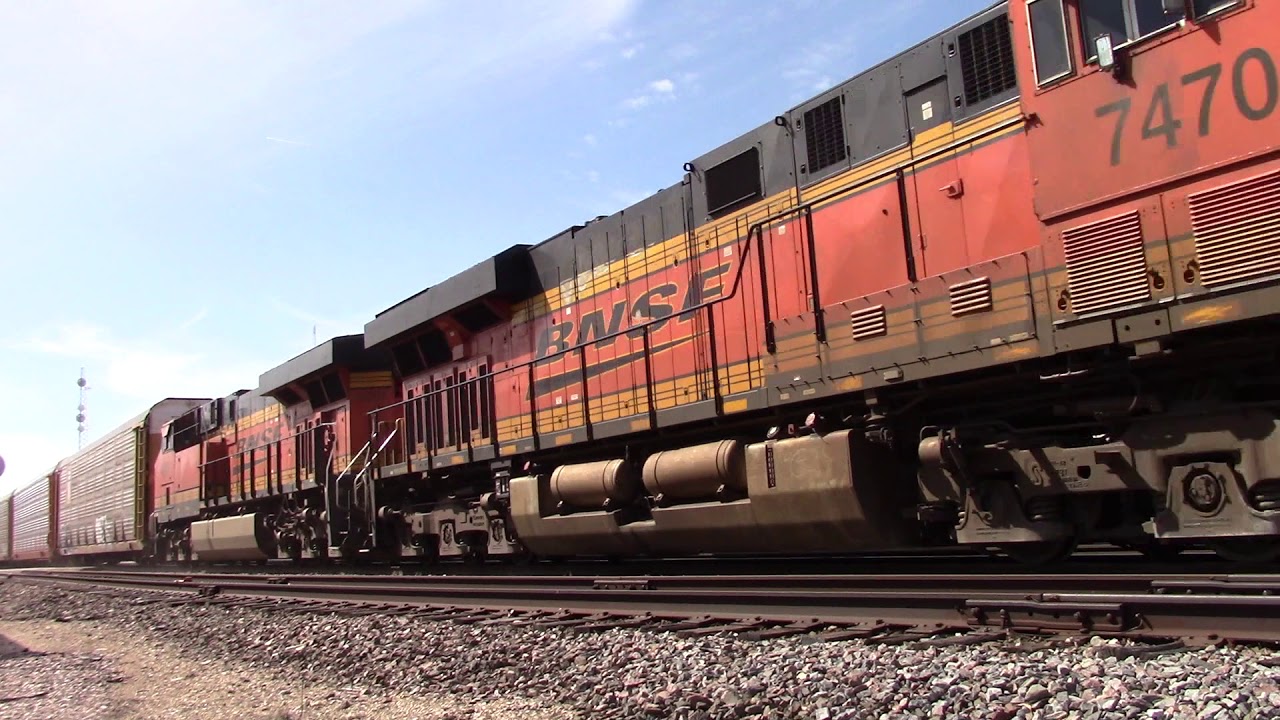 BNSF 7470 East in Coal City, IL 3/13/20 - YouTube